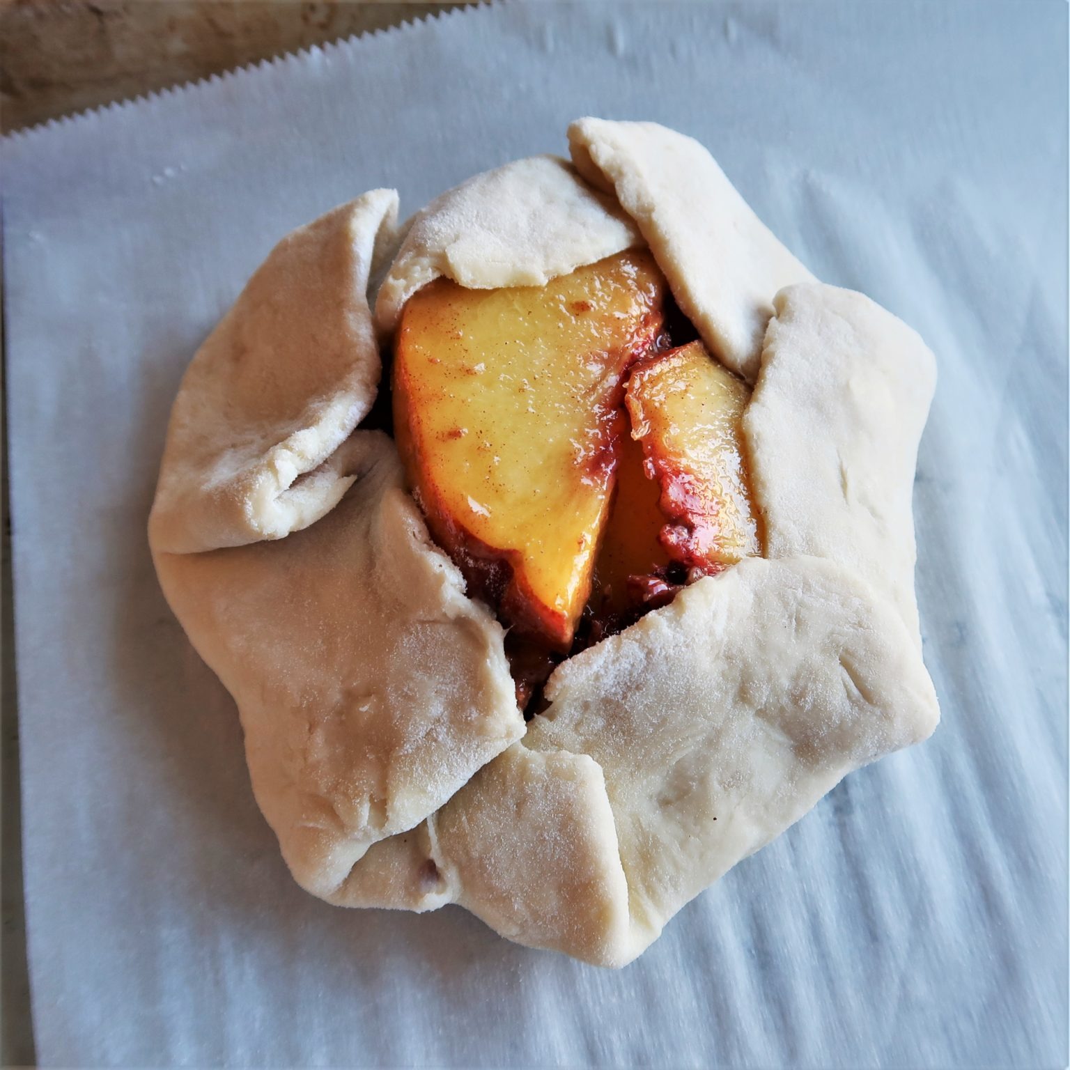 Mini Rustic Peach Pies Recipe – Desserts – Teatreatery