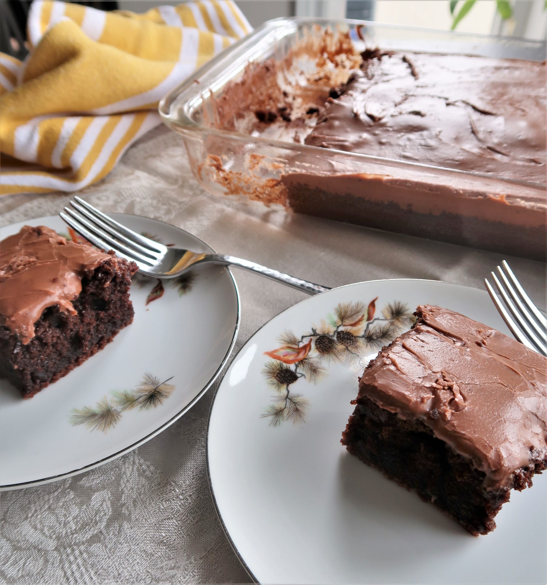 The Best Chocolate Cake Tray-bake – Cakes – Teatreatery